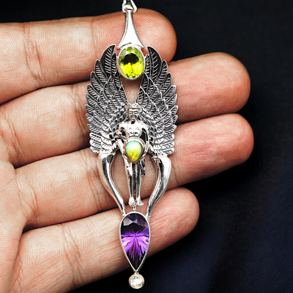 Isis Amulet: The Enchantment of Celestial Gems. - GEO-09